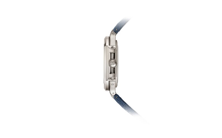 Buy Patek Philippe Cubitus 5822P Platinum Blue with Bitcoin